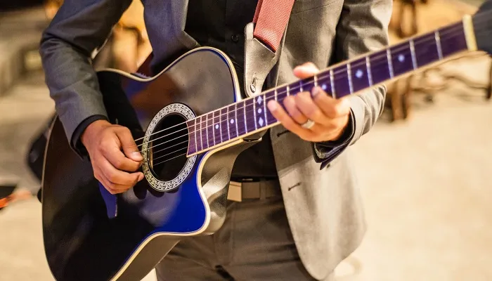 What Is a Slur in Music? Definition, Difference with Tie & Meaning