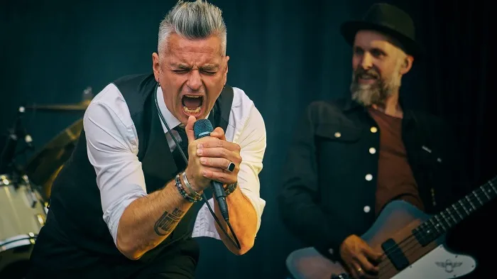 What is Homophonic in Music? Meaning, Uses & Examples