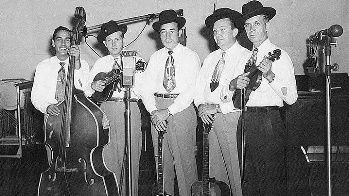 What Is Bluegrass Music? Characteristics, Artists & Examples