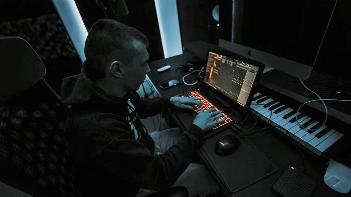 What Is Lo-fi Music? Meaning, History & Characteristics