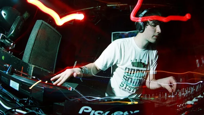 5 Types of Electronic Music that Everybody Loves