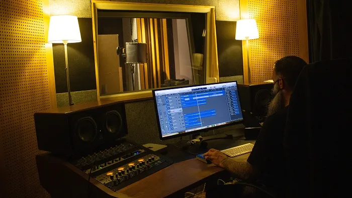 What Is a Remix? Meaning, Types & Examples