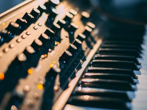 What is an EP in Music? Definition and Story of the Extended Play