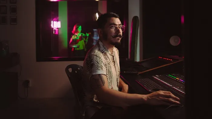 What is Tone in Music? Meaning & Examples