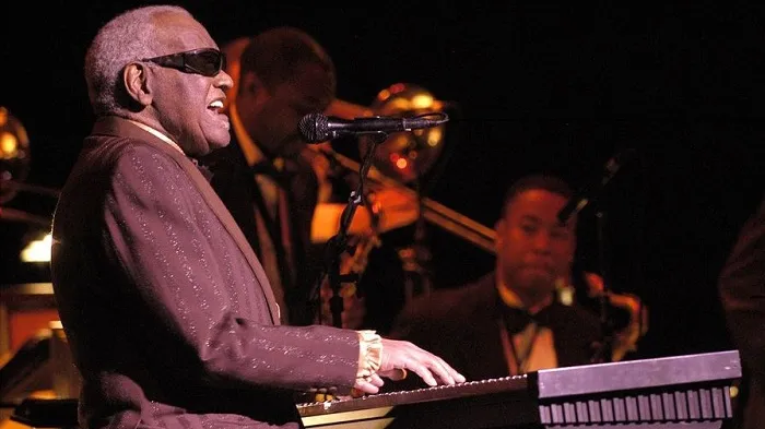 What is R&B Music? Characteristics, Famous Artists & Examples