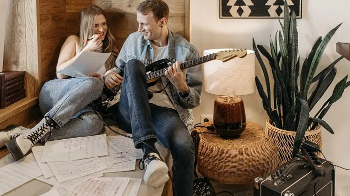 What Is a Verse in Music? Definition, Types & Examples