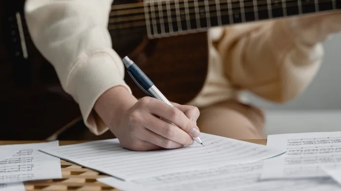 What Is a Chorus? Meaning, Types & Examples