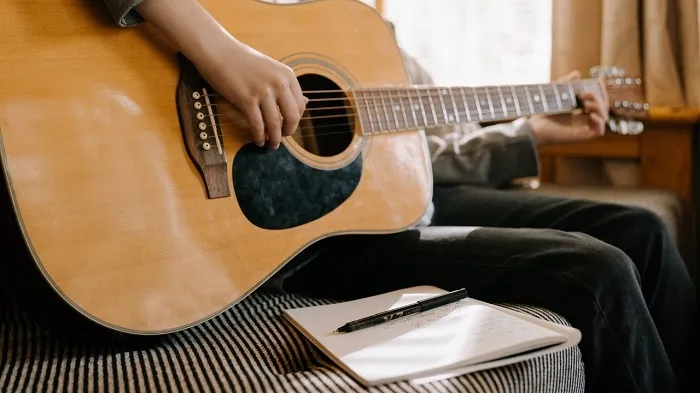 What Is a Chorus? Meaning, Types & Examples