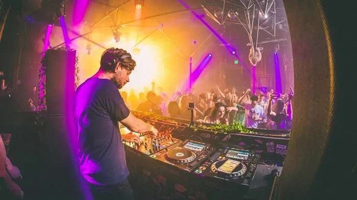 5 Types of Electronic Music that Everybody Loves