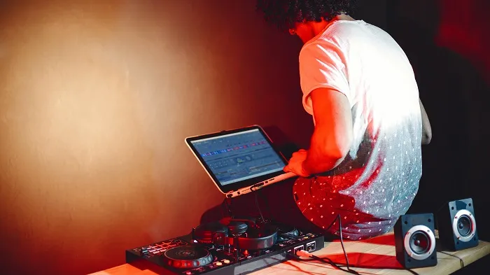 What Is a Remix? Meaning, Types & Examples