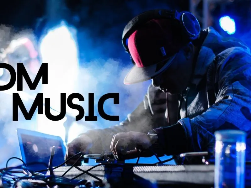 What is R&B Music? Characteristics, Famous Artists & Examples