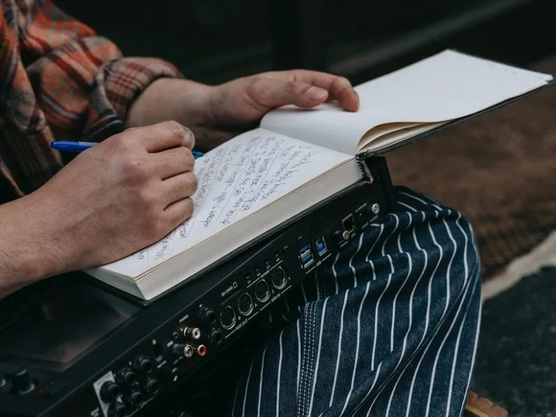 The 7 Best Sites to Find Pro Musicians for Hire (FAST!)