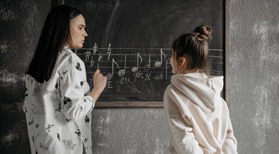 What Is a Slur in Music? Definition, Difference with Tie & Meaning